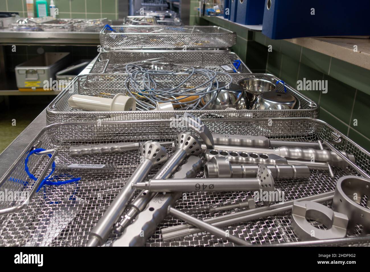 Surgical utensils hi-res stock photography and images - Alamy