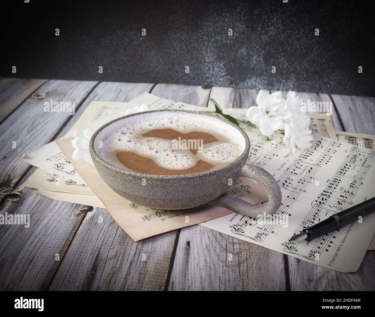 Coffee note sheet music hi-res stock photography and images - Alamy