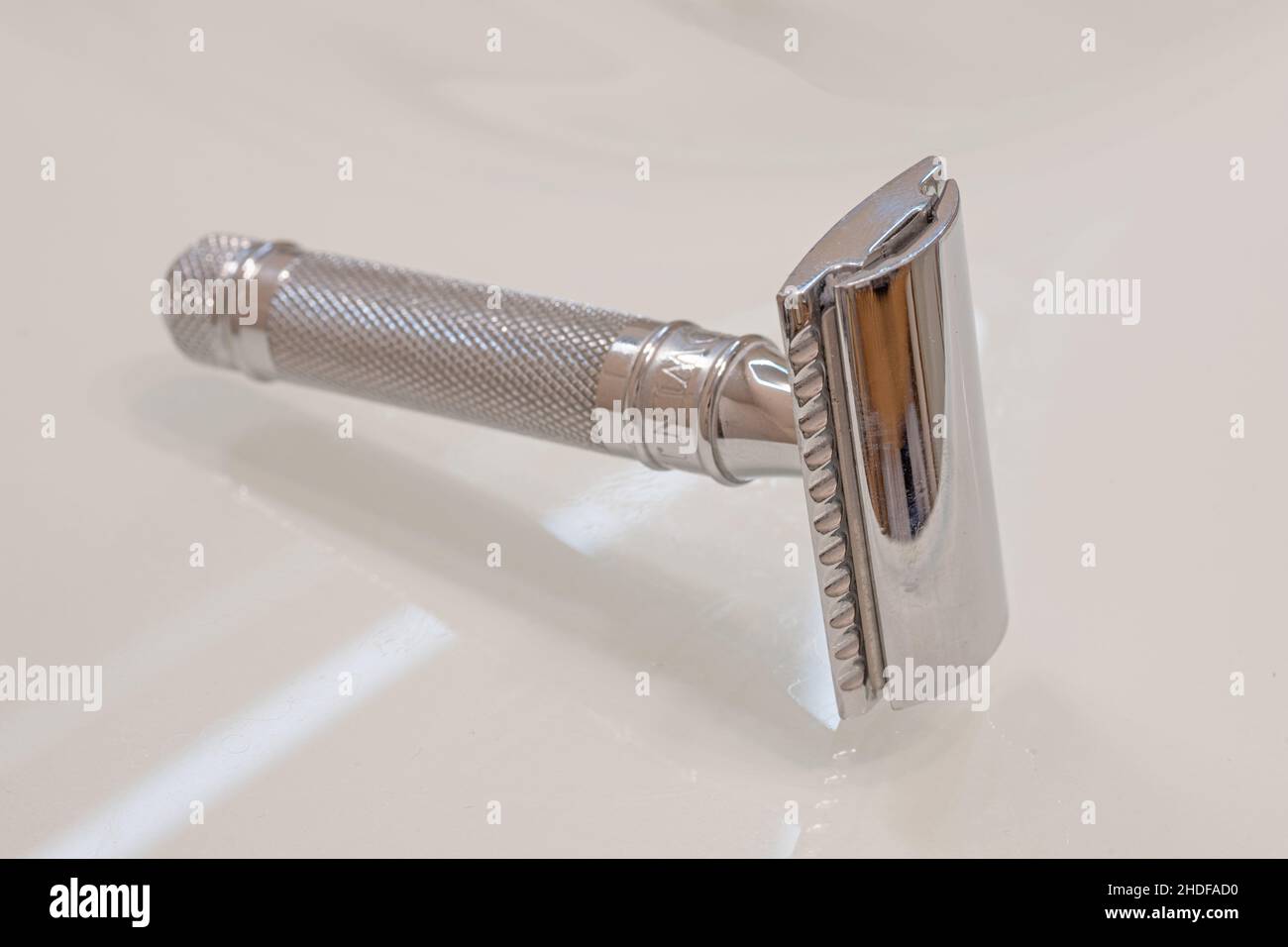 Safety razors hi-res stock photography and images - Alamy