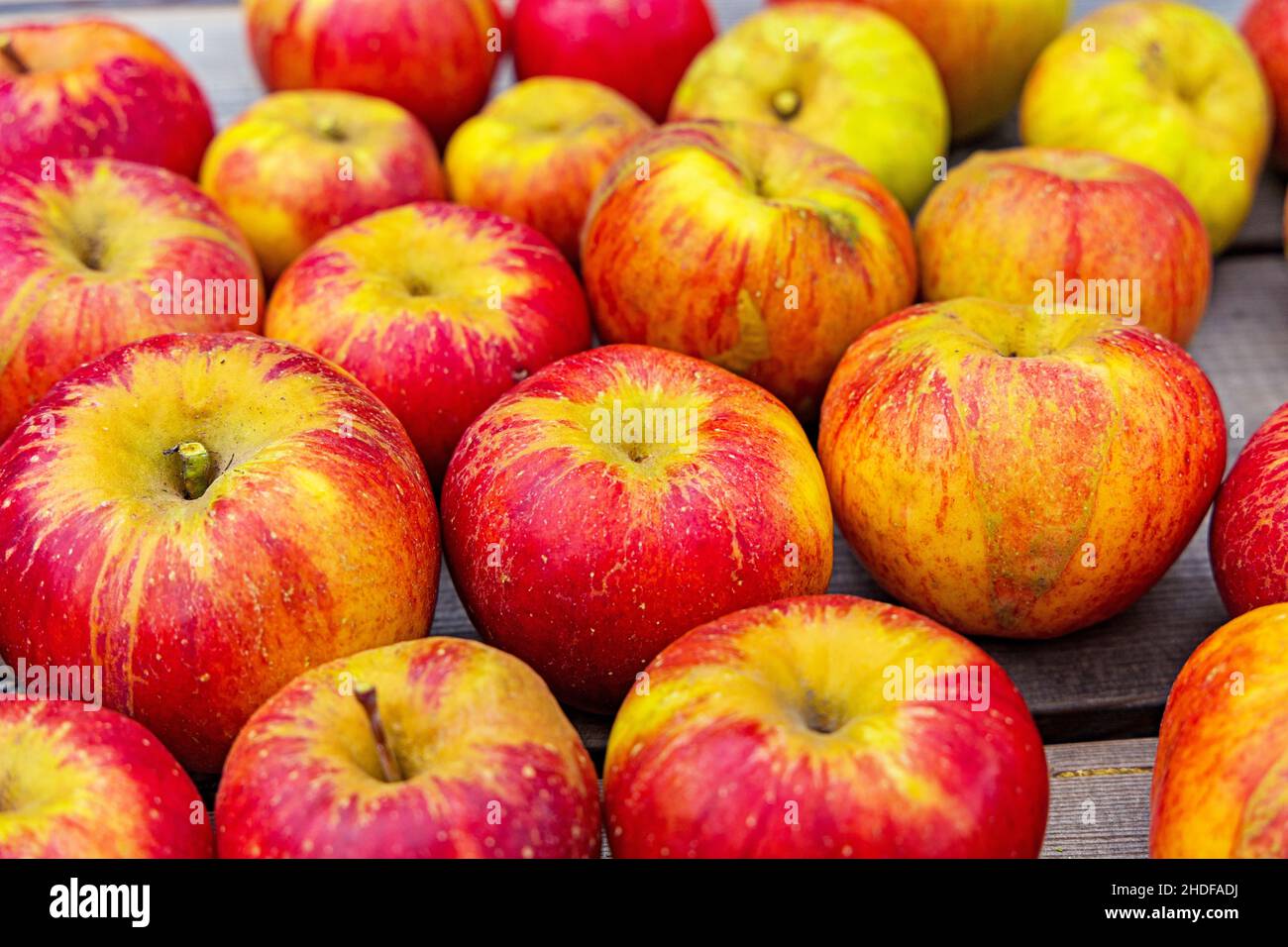 Topaz apples hi-res stock photography and images - Alamy