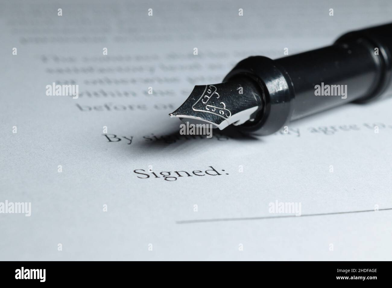 Fountain Pen placed next to signature blank Stock Photo - Alamy