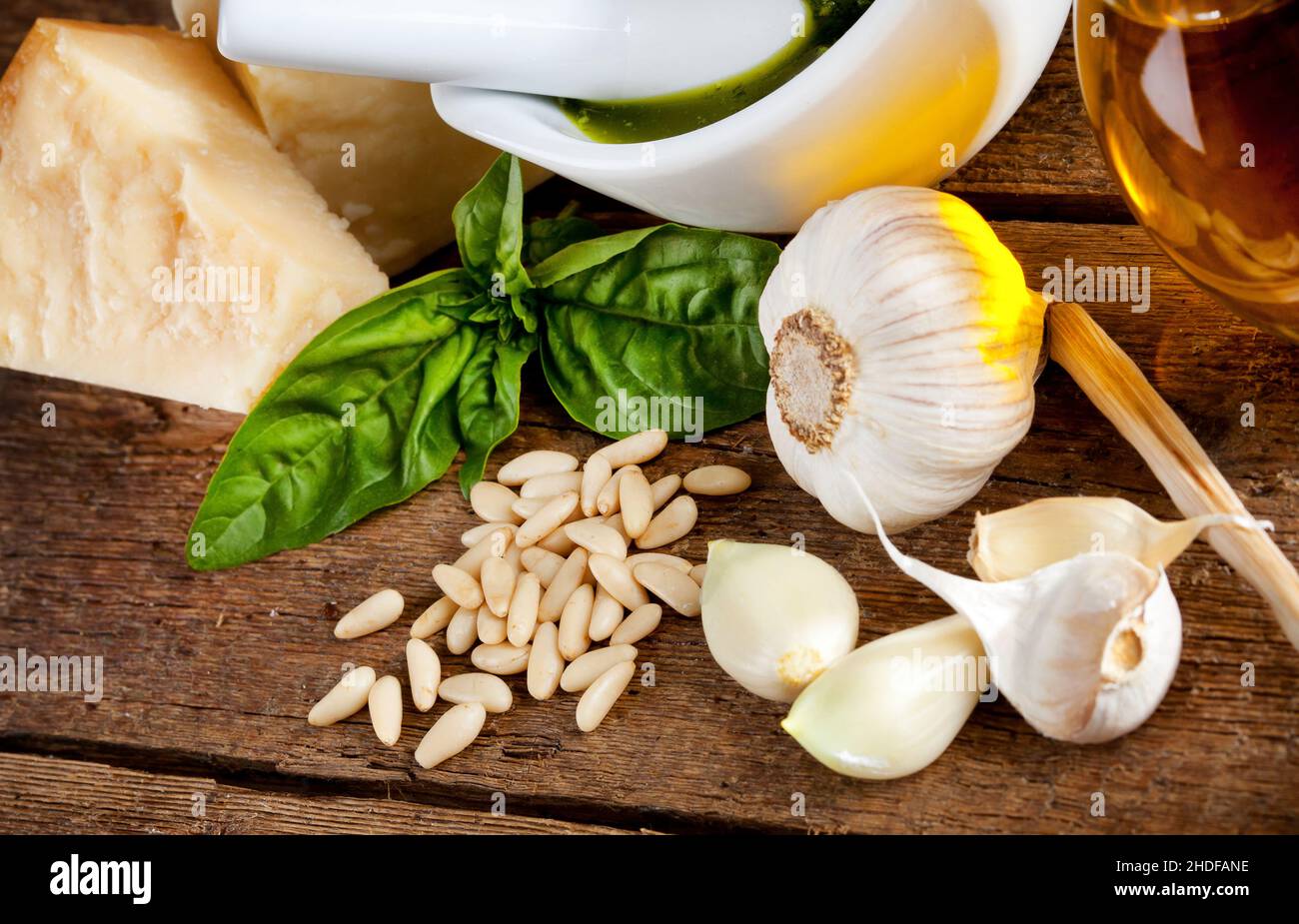 garlic, basil, parmesan, pesto sauce, pine nuts, garlics, basils ...