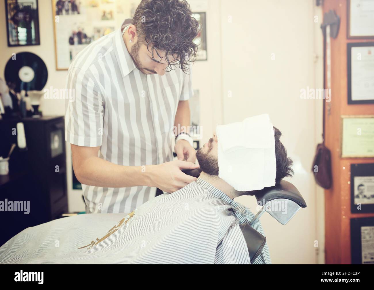 shaving, barber, barbers Stock Photo - Alamy