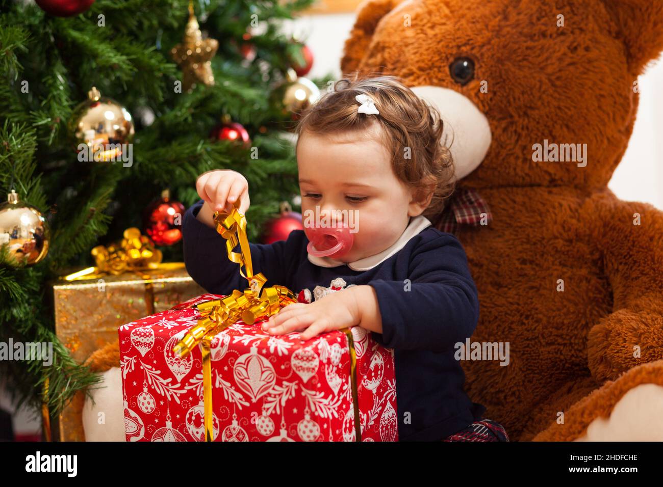 christmas, christmas eve, unpacking, christmas present, merry christmas ...