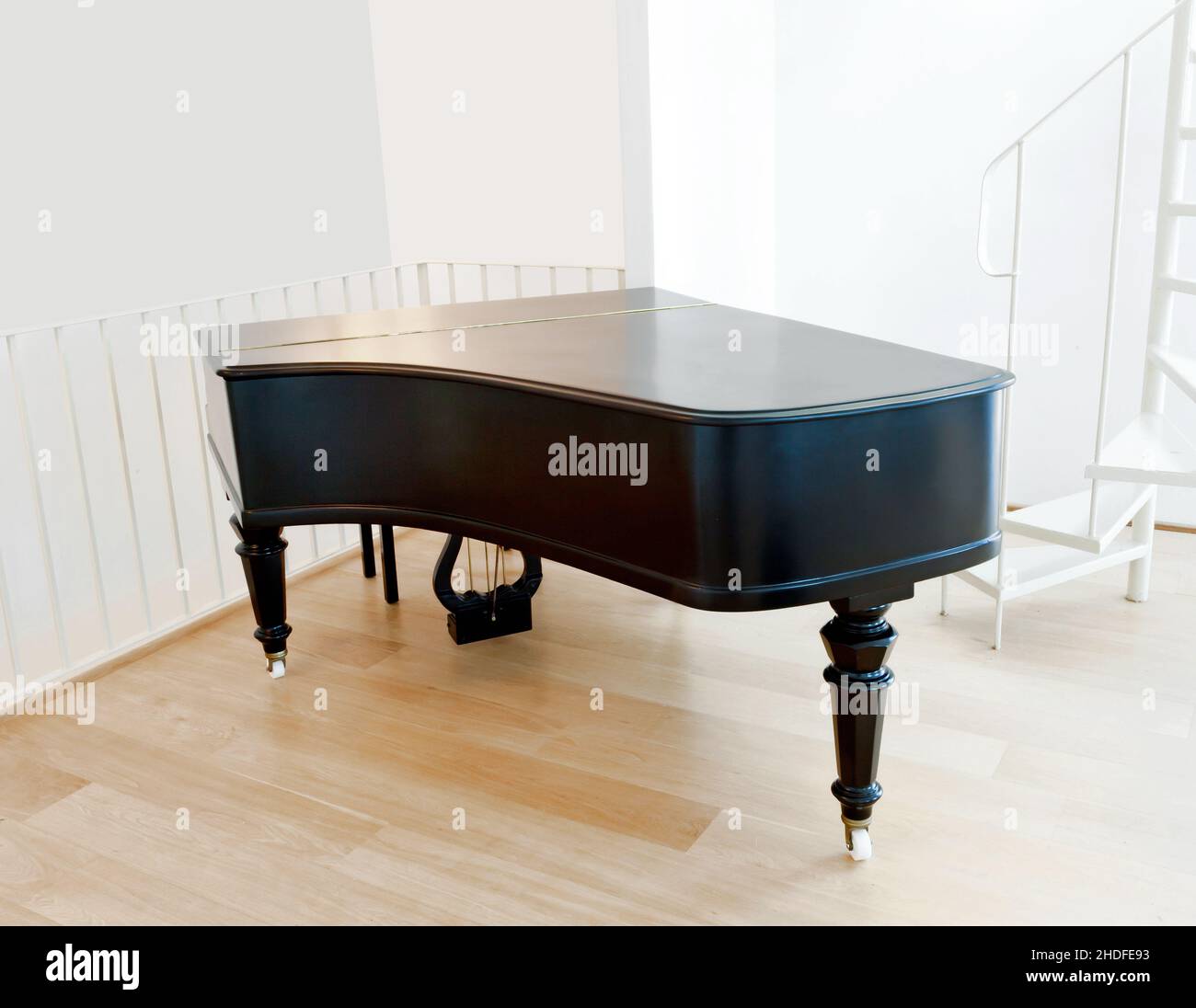 Piano horizontal hi-res stock photography and images - Alamy