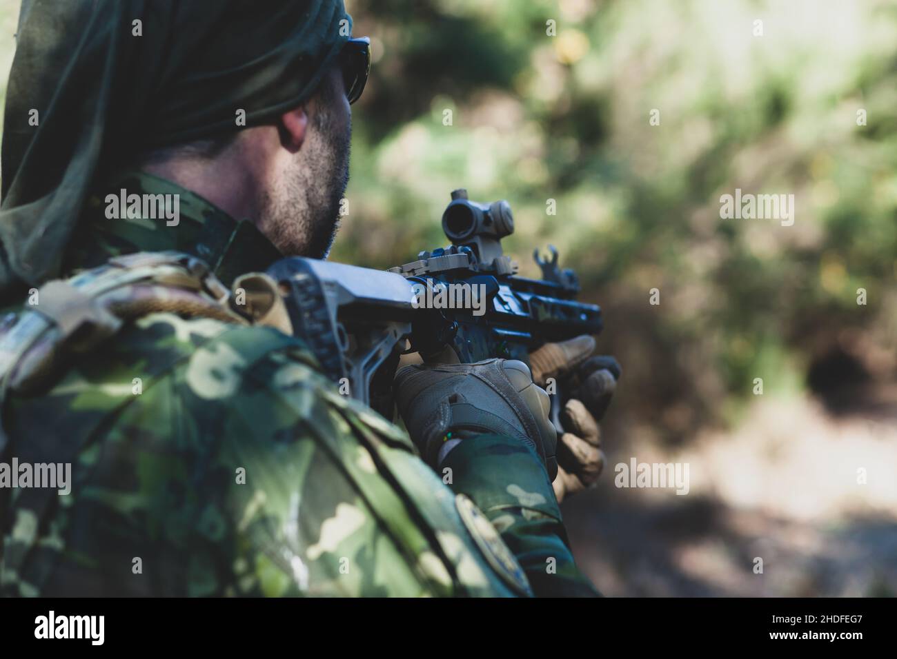 aiming, army soldier, armed, Airsoft gun, army soldiers, troops, armeds ...