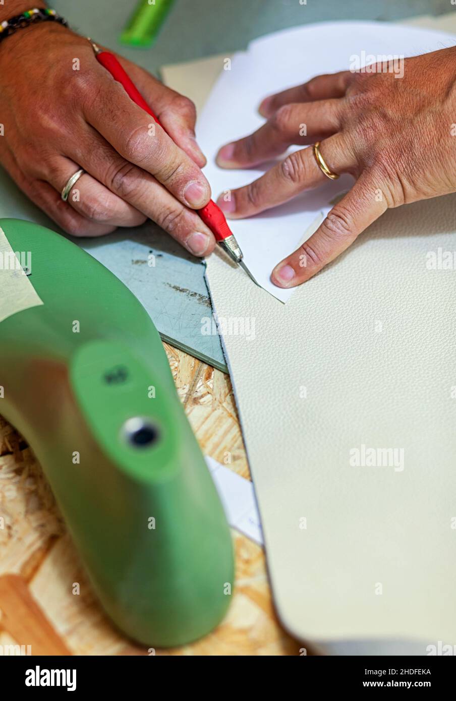 leather, workplace, cut, shoemaker, leathers, workplaces, workstation ...