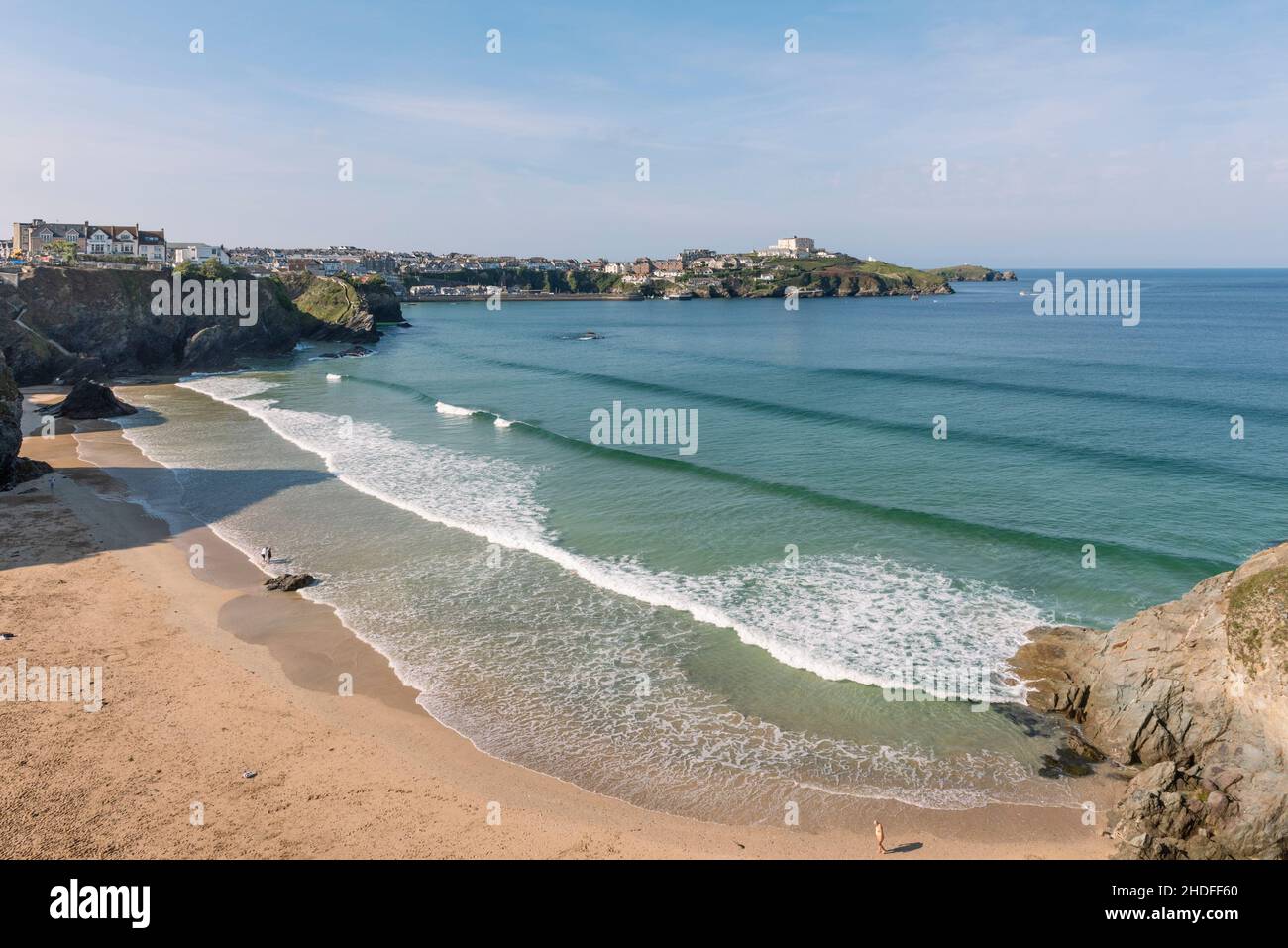 Incoming tide at Great Western Beach in Newquay in Cornwall Stock Photo ...