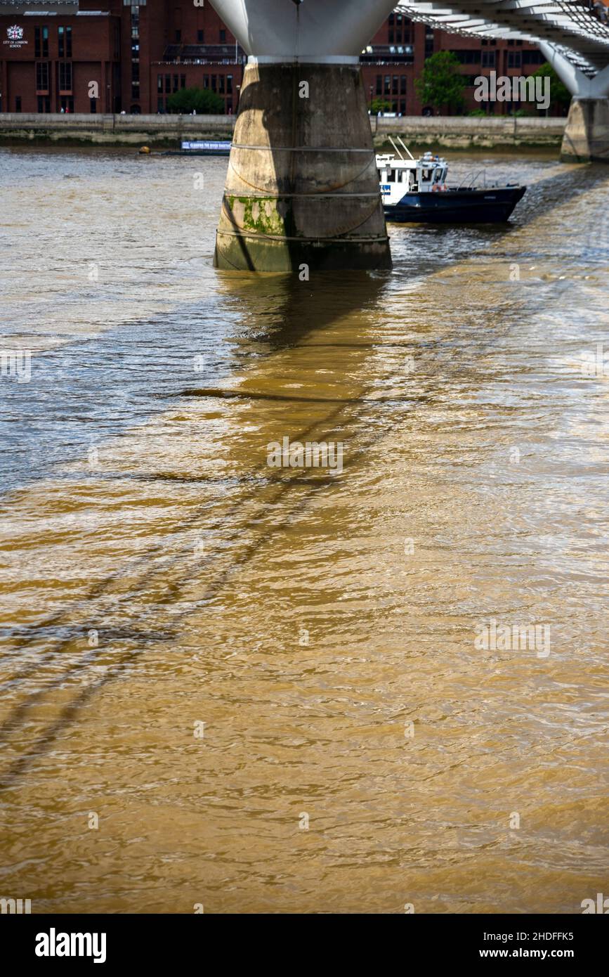 Boat going under the Millennium Bridge, London Stock Photo - Alamy