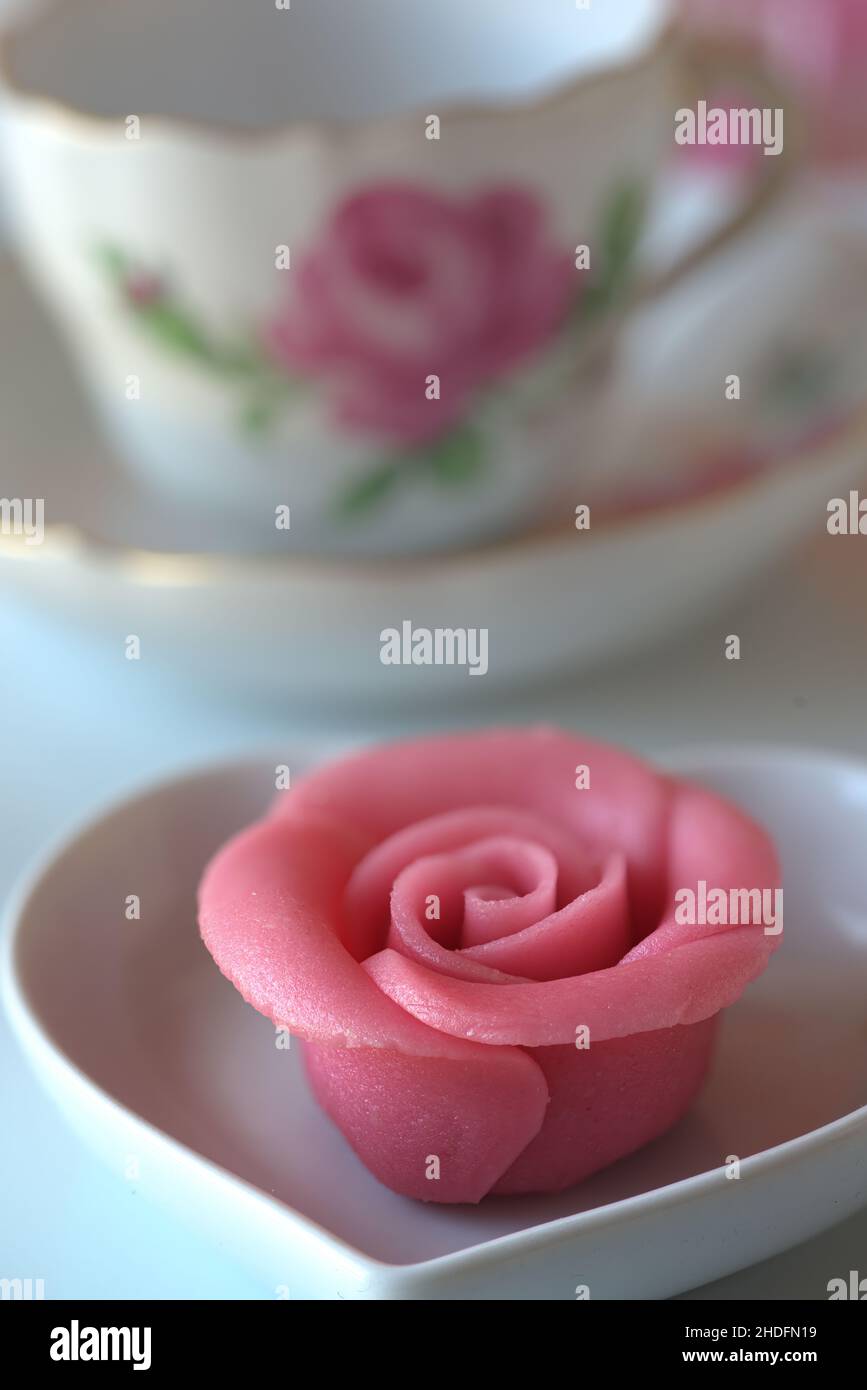 Marzipan rose hi-res stock photography and images - Alamy