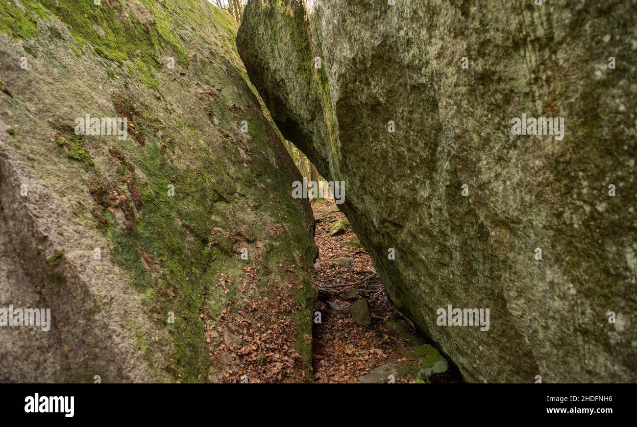 Very narrow opening hi-res stock photography and images - Alamy