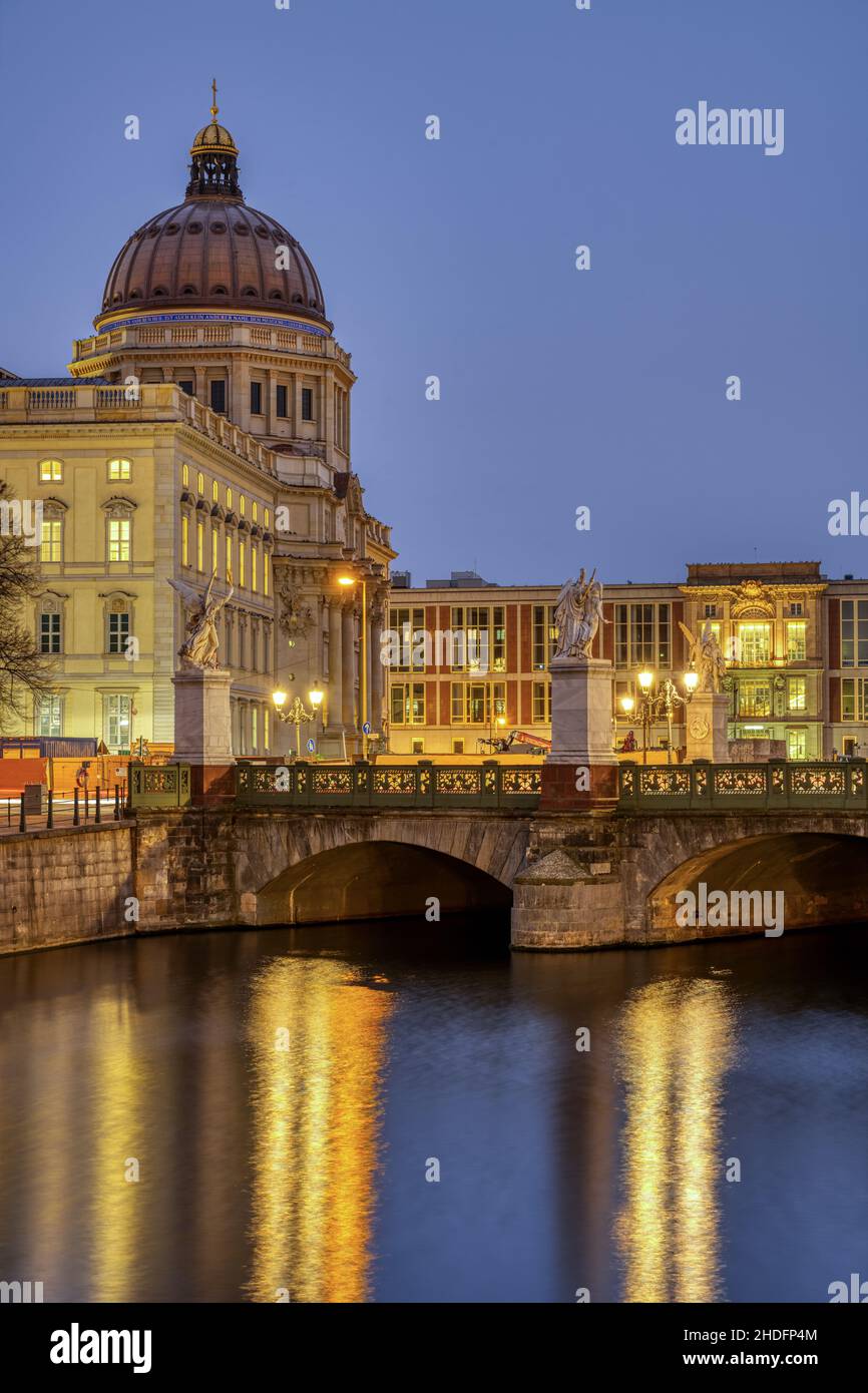 berlin, spree river, berlin palace, spree rivers Stock Photo - Alamy