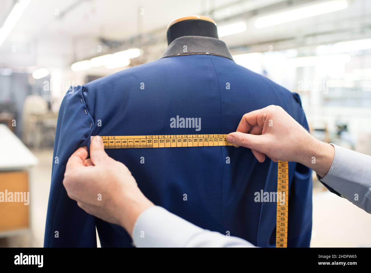 gauging, back, tailoring, backs, tailor Stock Photo - Alamy