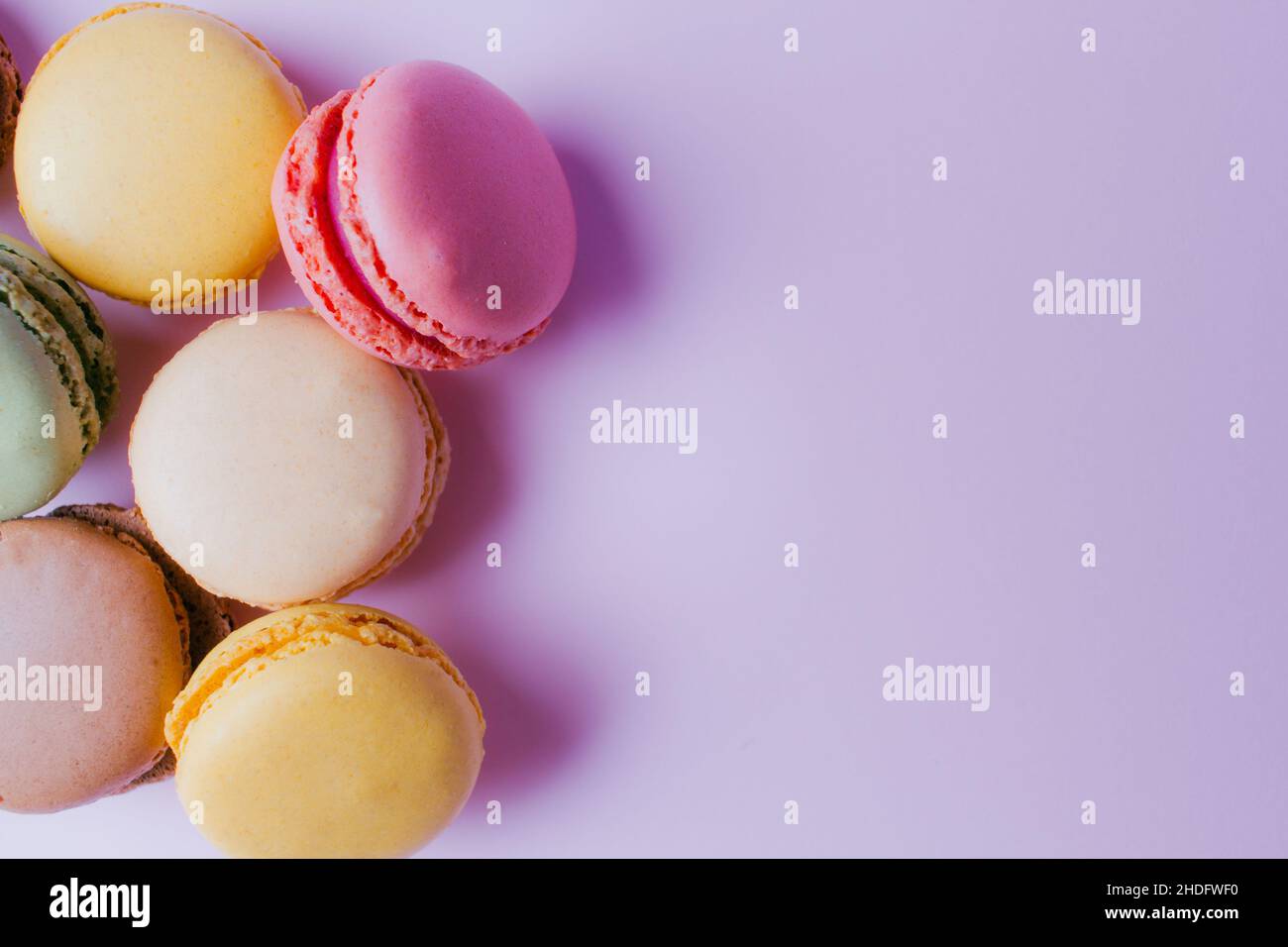 Macarons dessert on pastel tones background. Copy space Stock Photo - Alamy