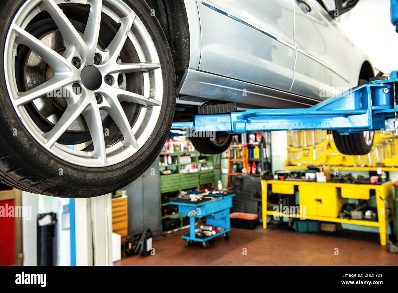 Tyre shop rims hi-res stock photography and images - Alamy