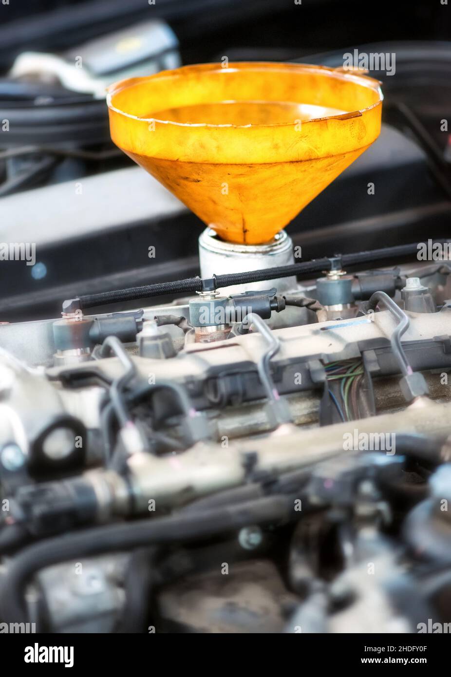 Filling oil hi-res stock photography and images - Alamy