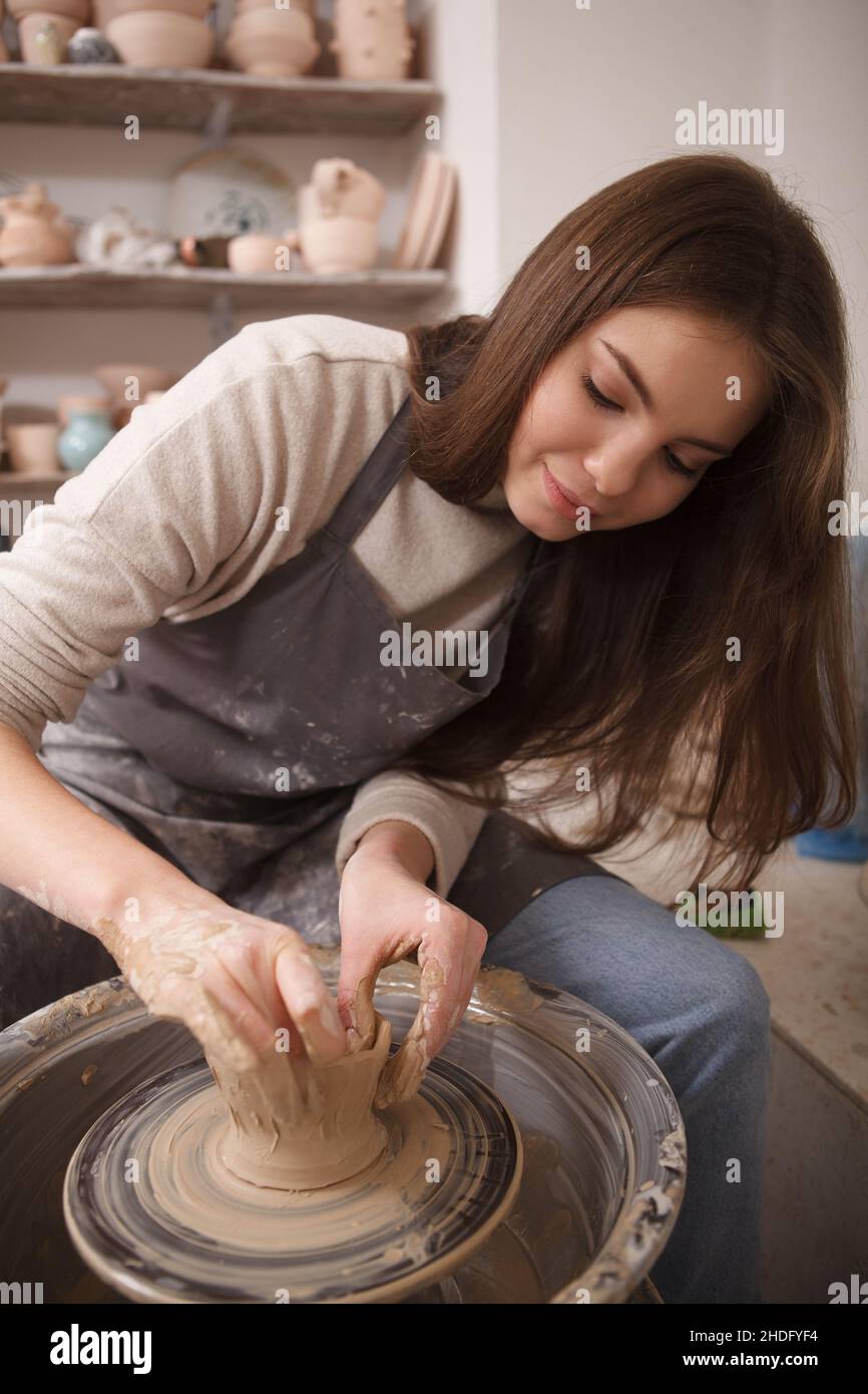 Using potters wheel hi-res stock photography and images - Alamy