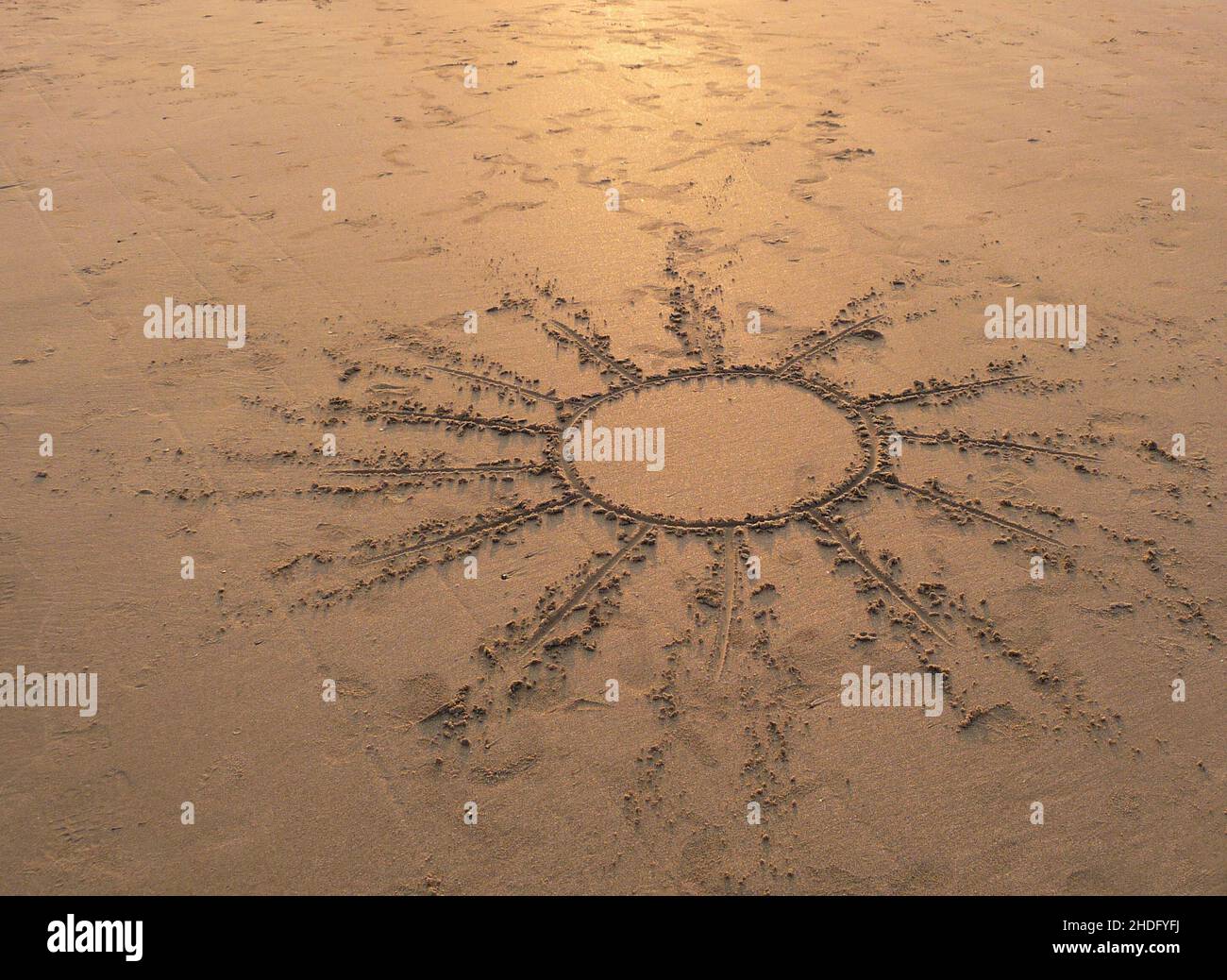Sun with rays drawing hi-res stock photography and images - Alamy