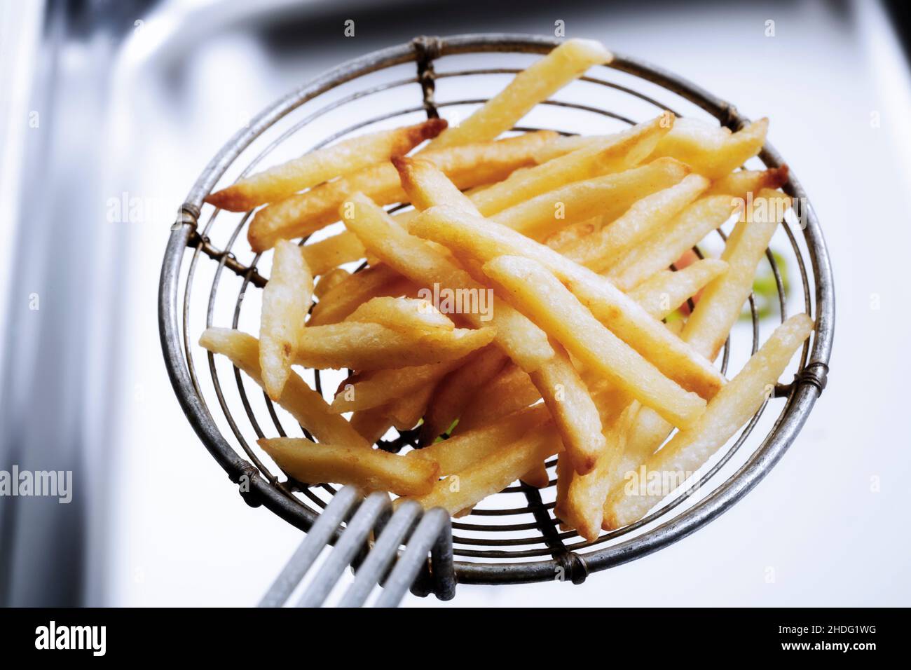 Fry sieve hi-res stock photography and images - Alamy