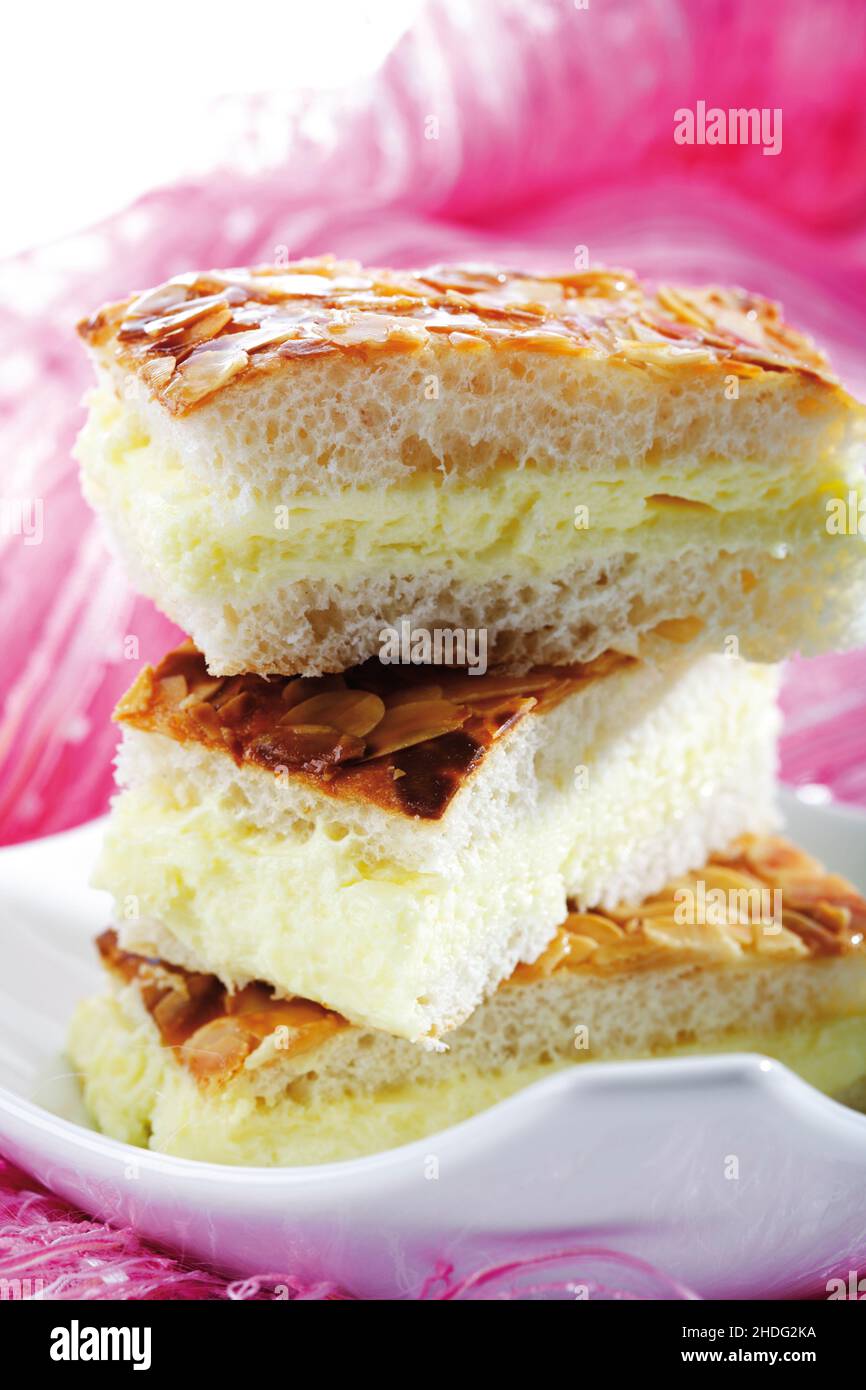 bee sting cake, bee sting cakes Stock Photo - Alamy