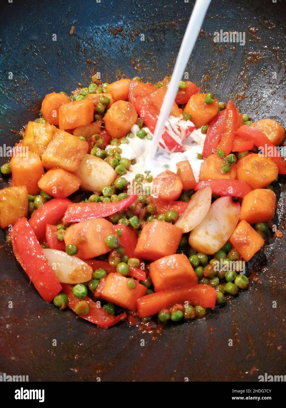 vegetable pan, cream sauce, wok dishes, pouring, vegetable pans, cream ...