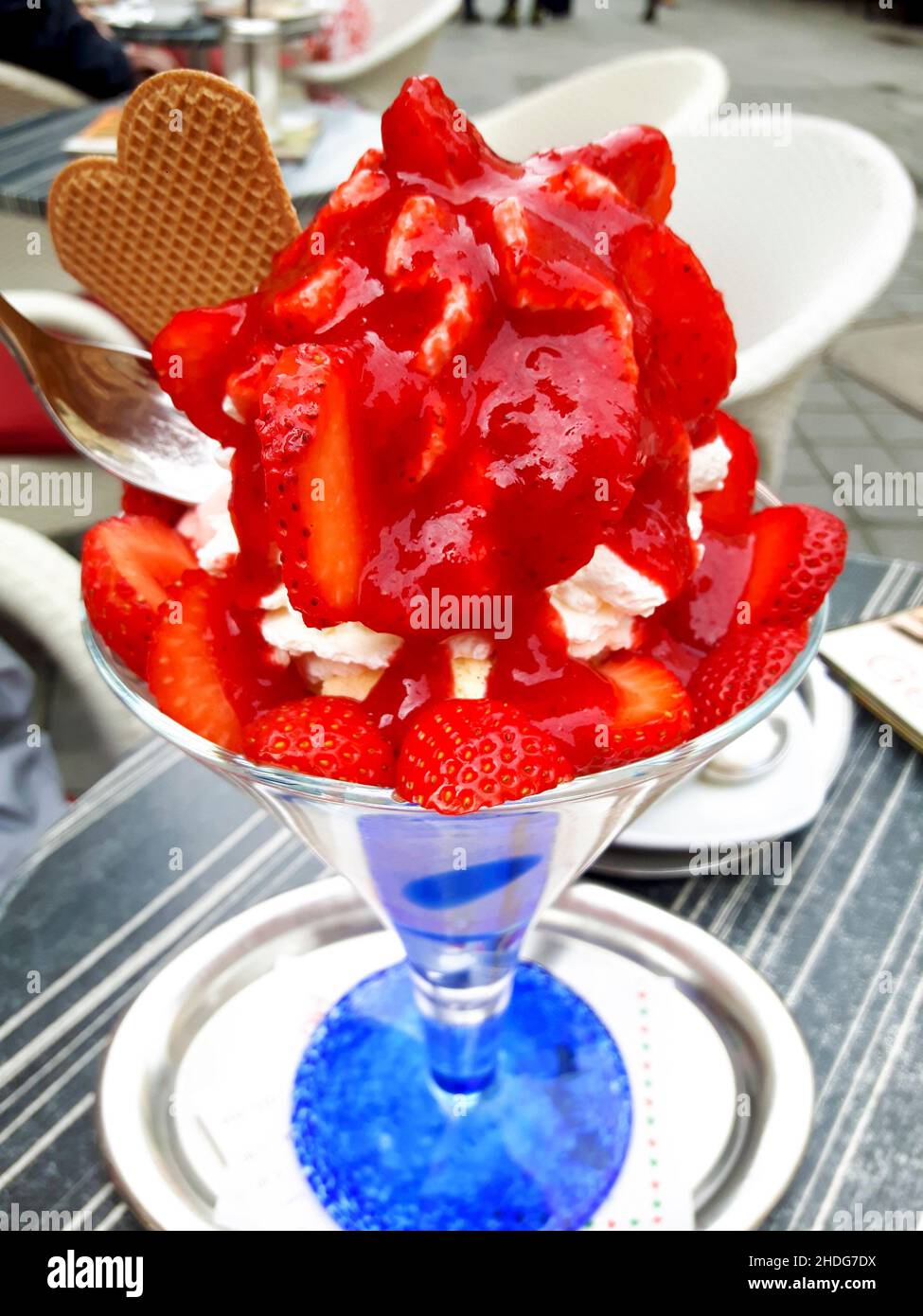 strawberry ice cream, strawberry cup, strawberry sauce, ice creams ...