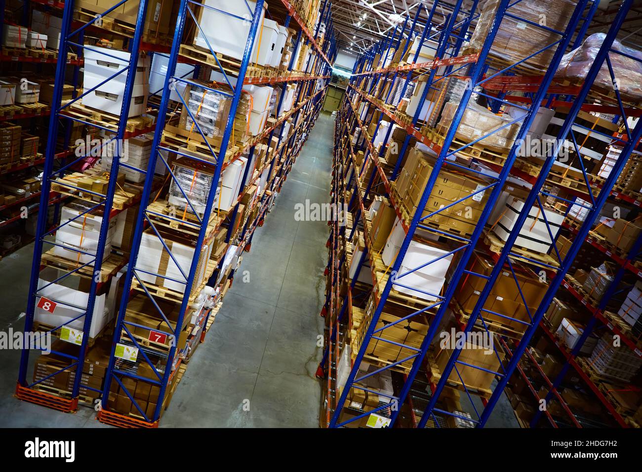 Aisle industrial warehouse storage shelving hi-res stock photography ...