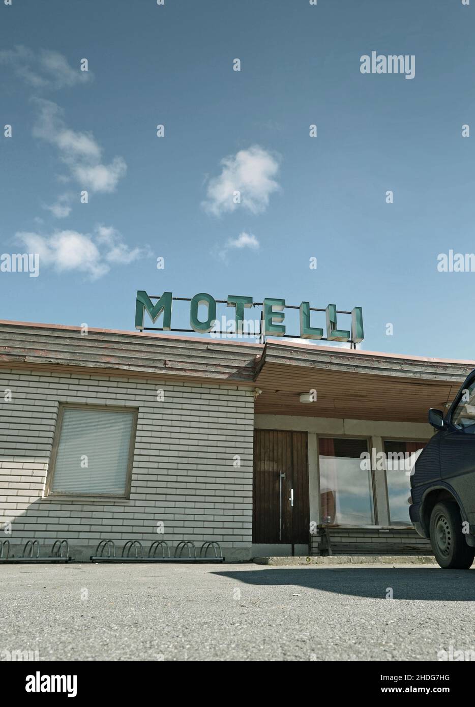 Dilapidated motel sign hi-res stock photography and images - Alamy