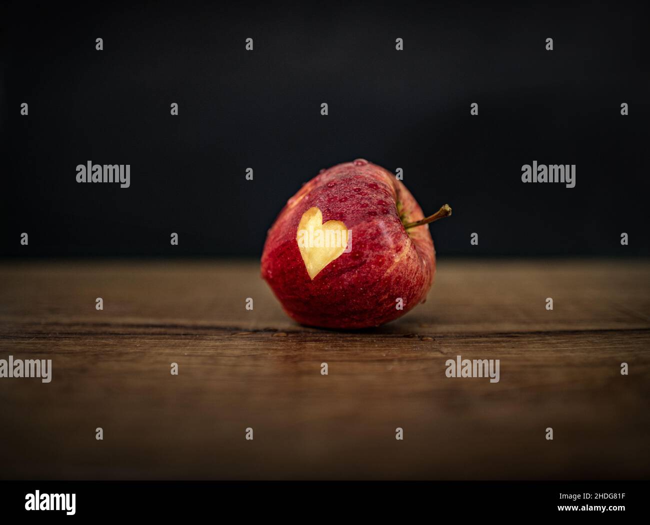 Waterdrops on apples hi-res stock photography and images - Alamy