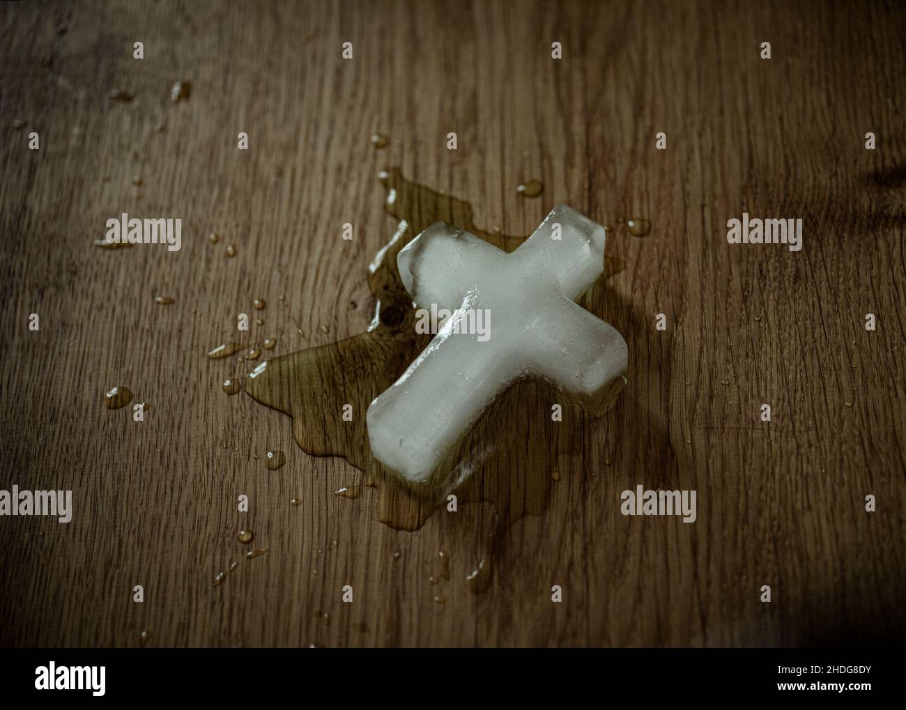 cross, melting, frozen, crosses, thawing, frozens Stock Photo - Alamy