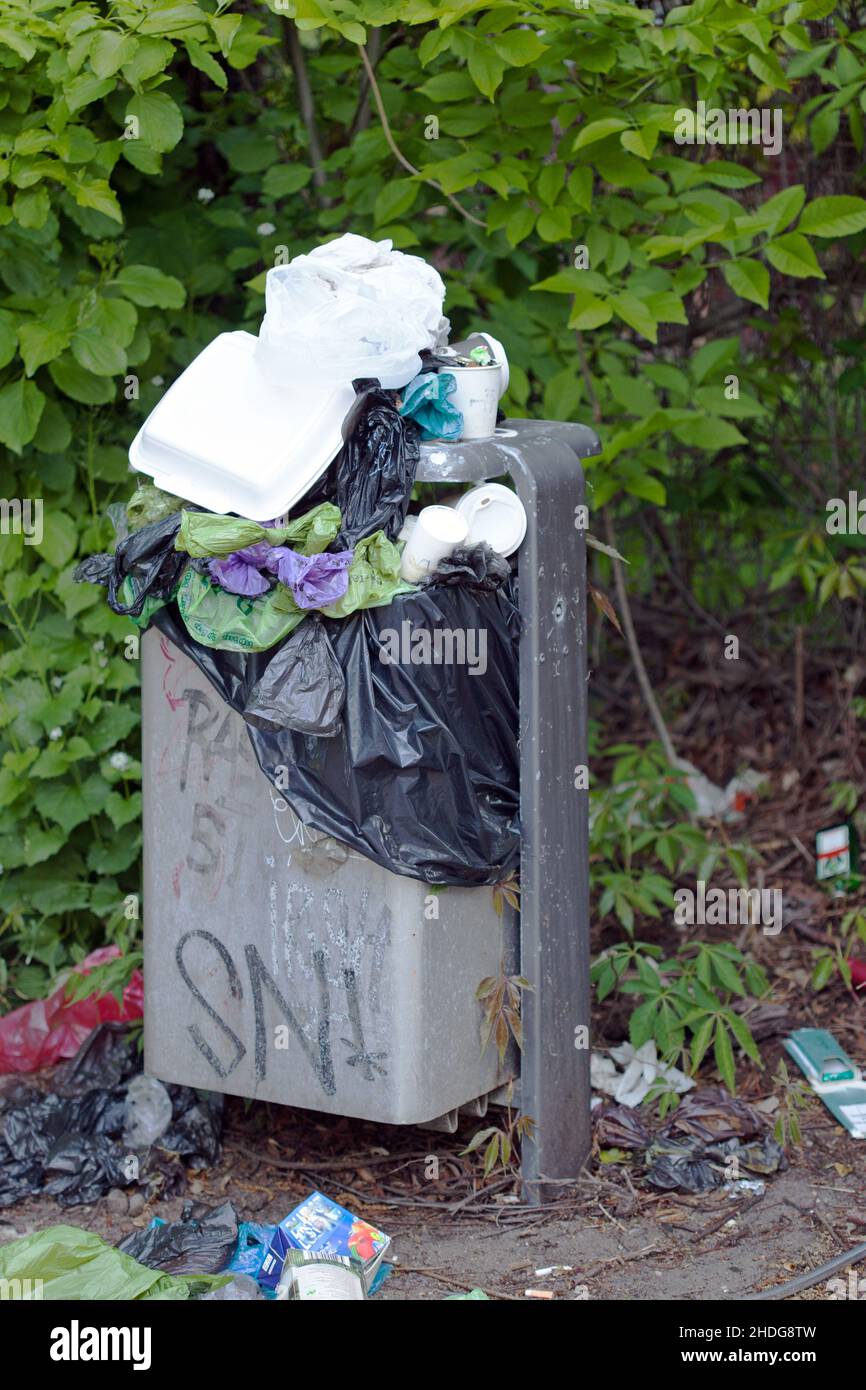 crowded, dustbin, overcrowdeds, dustbins Stock Photo - Alamy