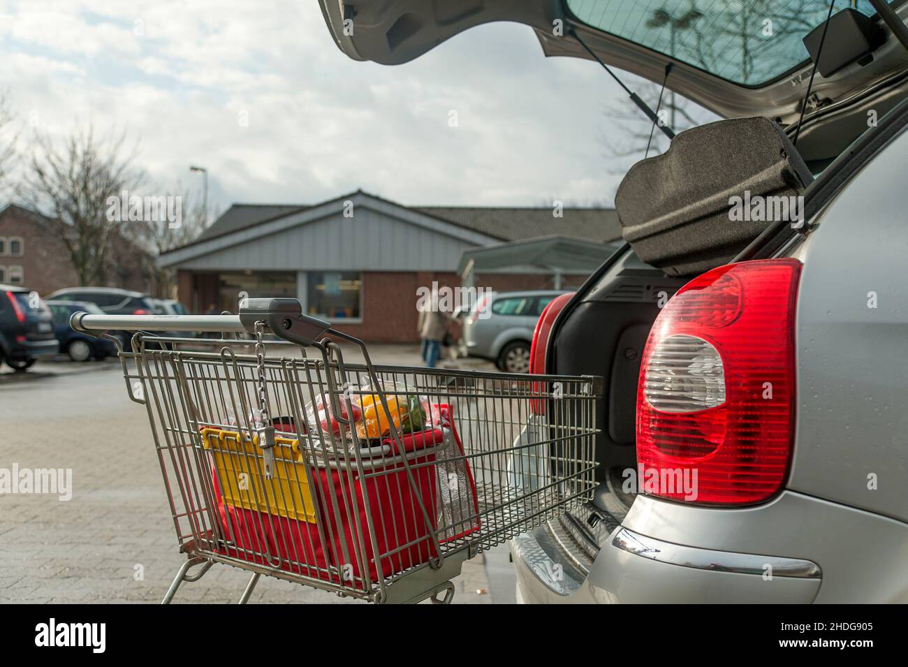 shopping, shopping cart, loading, shopping carts Stock Photo - Alamy