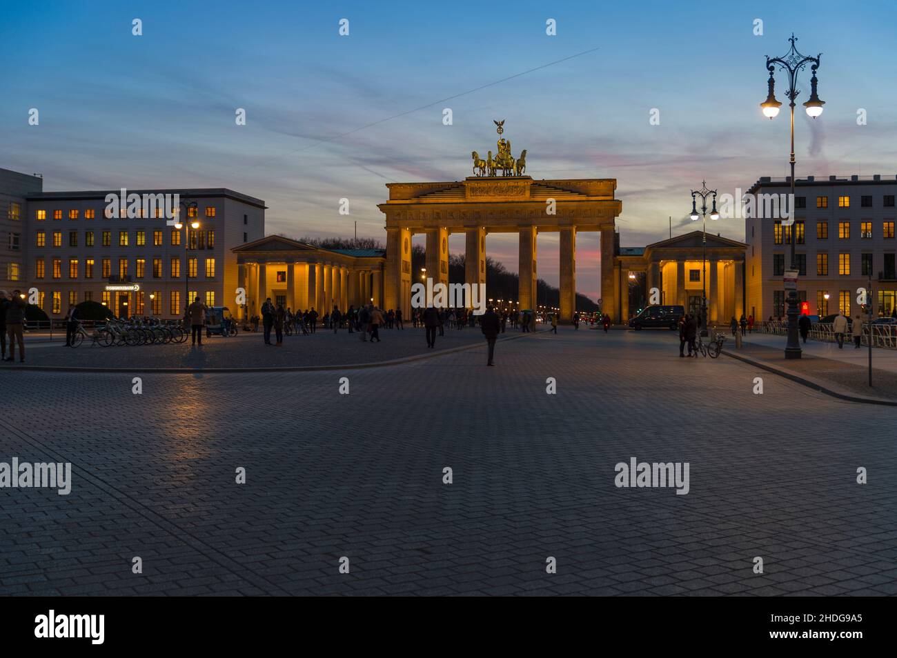 Gates of berlin hi-res stock photography and images - Alamy