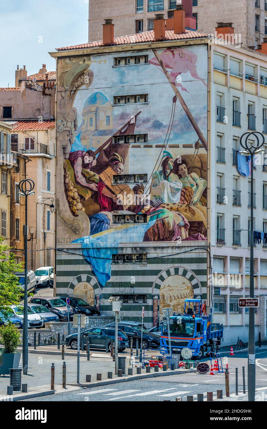 Facades with mural paintings hi-res stock photography and images - Alamy