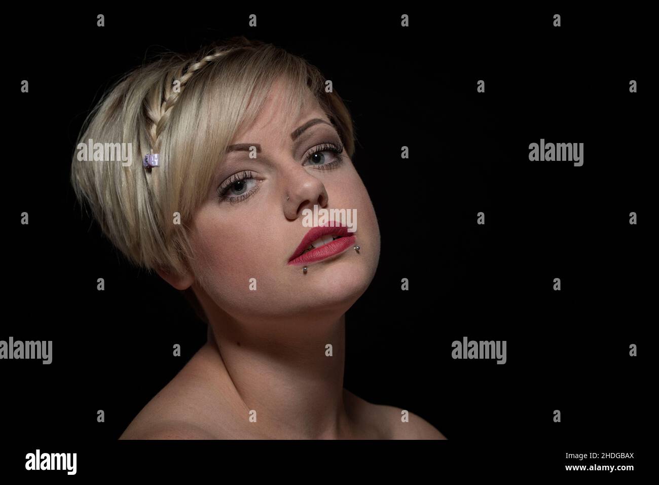 Body piercings women hi-res stock photography and images - Alamy