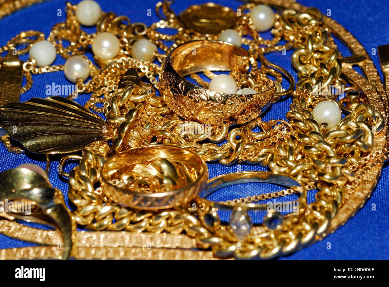 Gold jewelries hi-res stock photography and images - Alamy