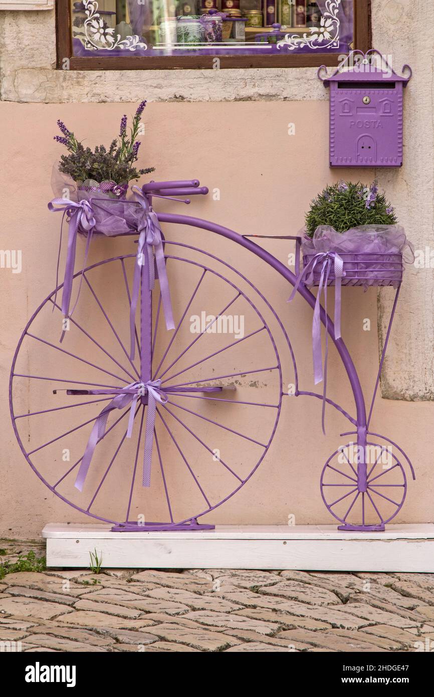 Retro bicycles hi-res stock photography and images - Alamy