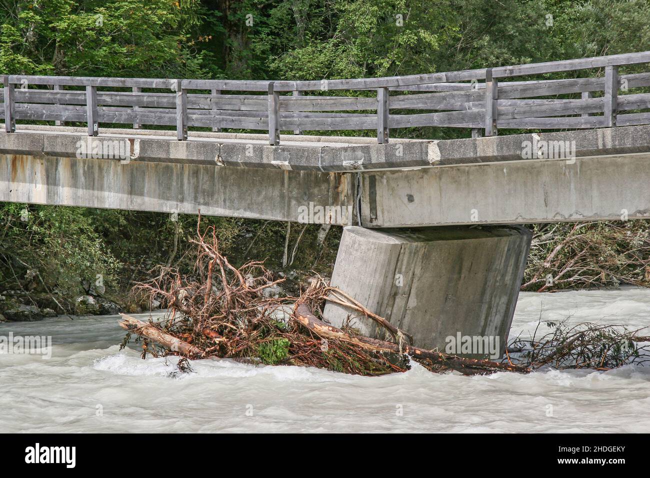 Broken bridges hi-res stock photography and images - Alamy