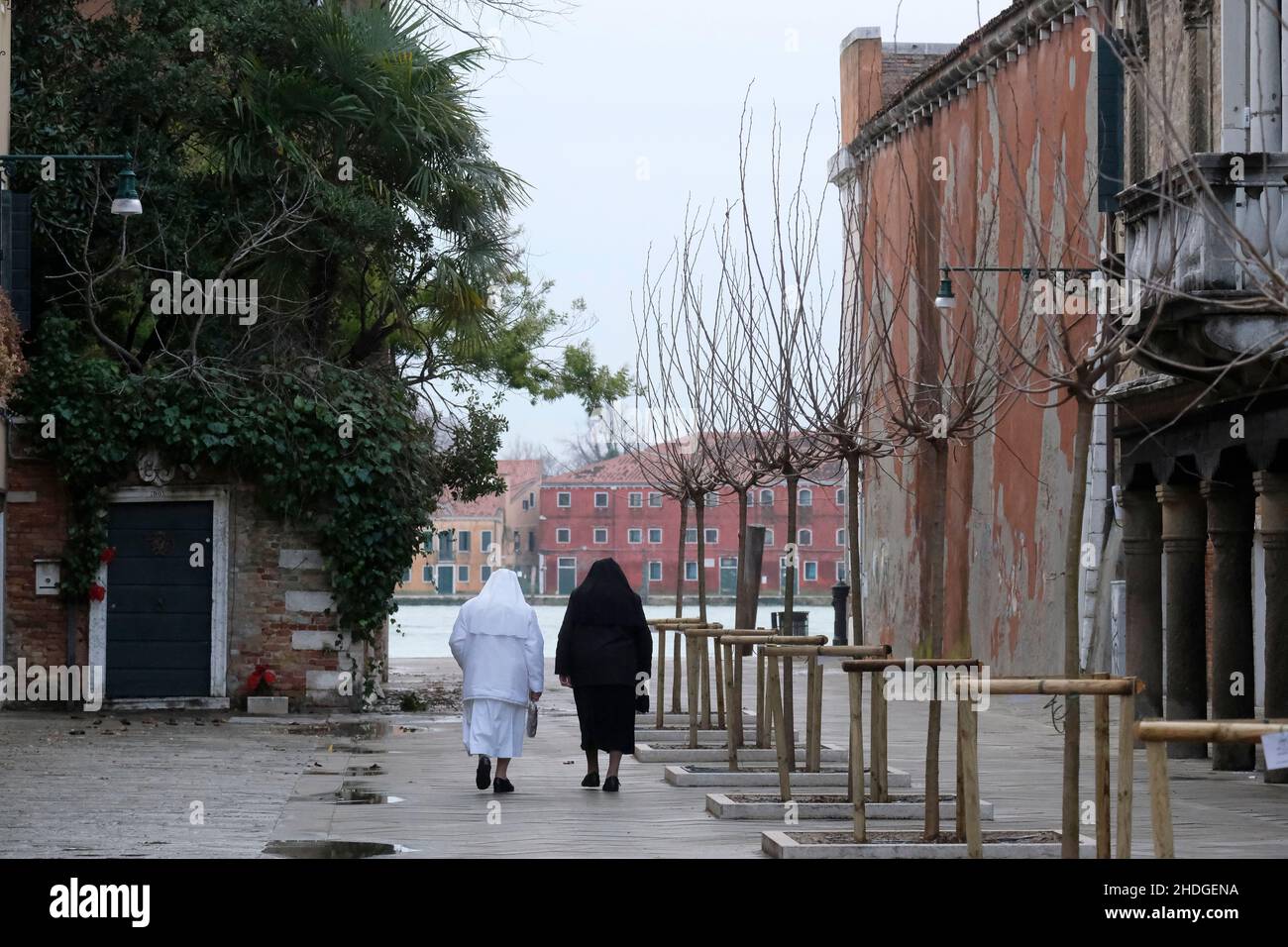 Two nuns walk on the streets Venice Stock Photo - Alamy