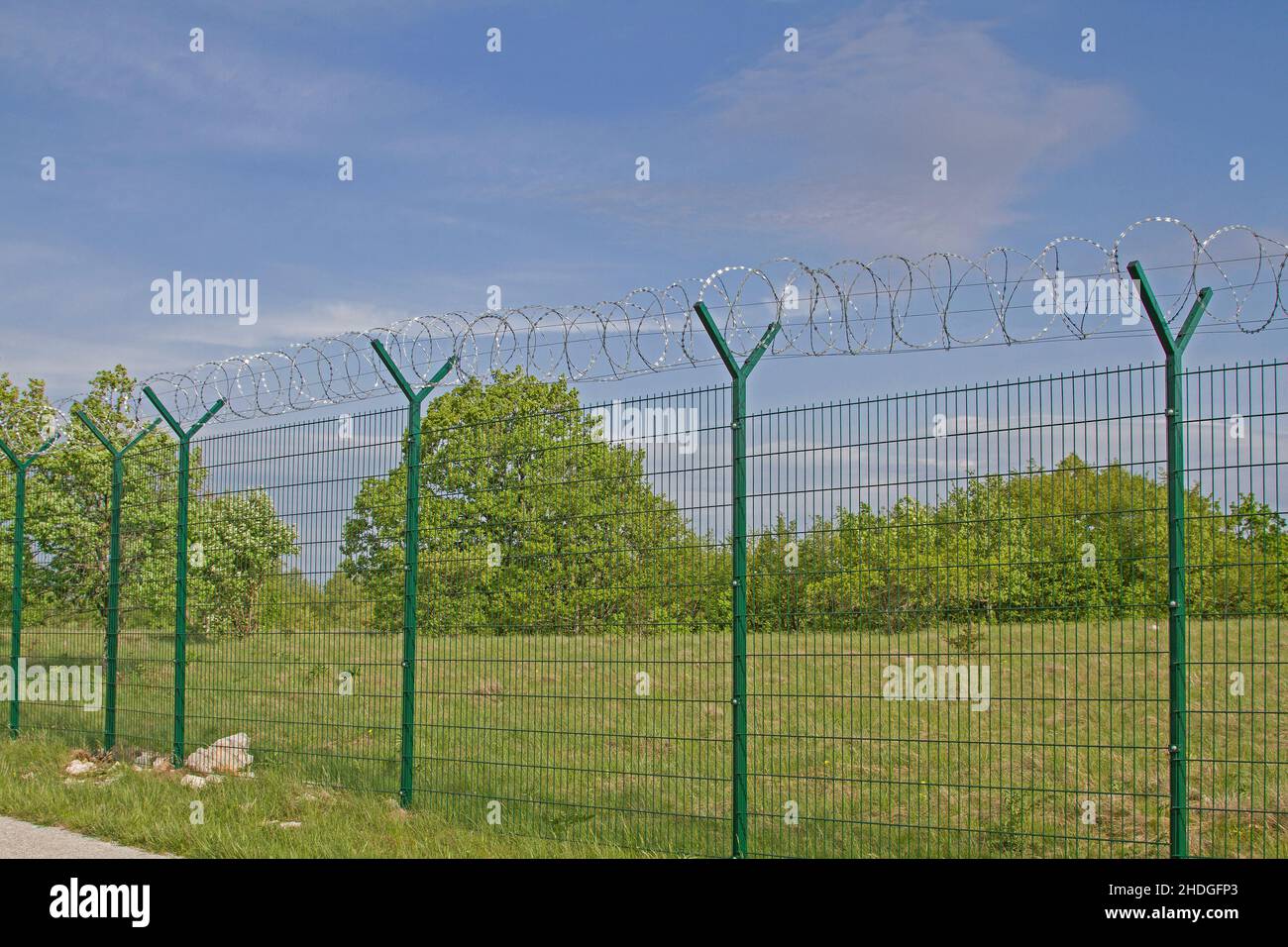 Barricade wire hi-res stock photography and images - Alamy