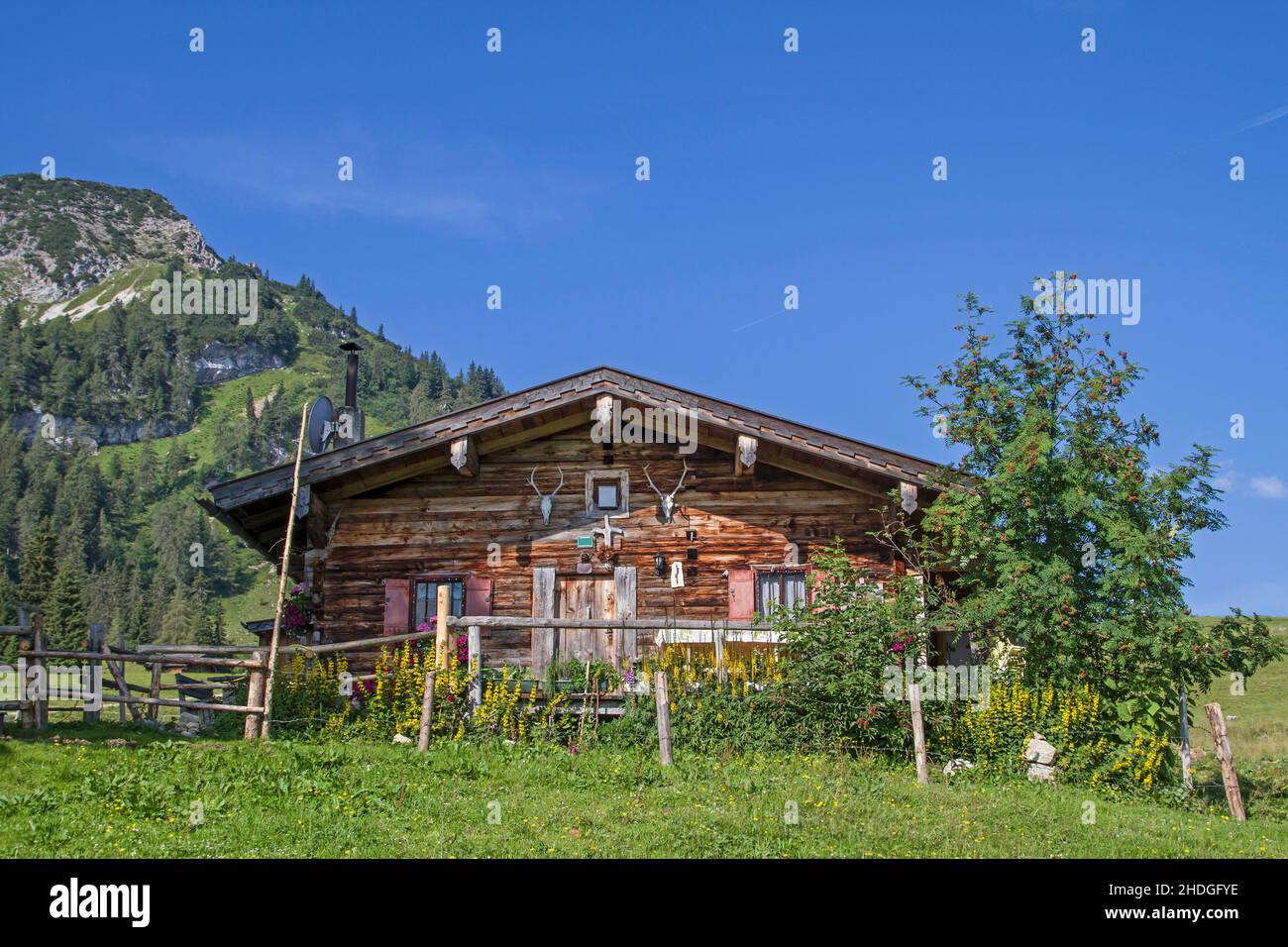 Rustic huts hi-res stock photography and images - Alamy