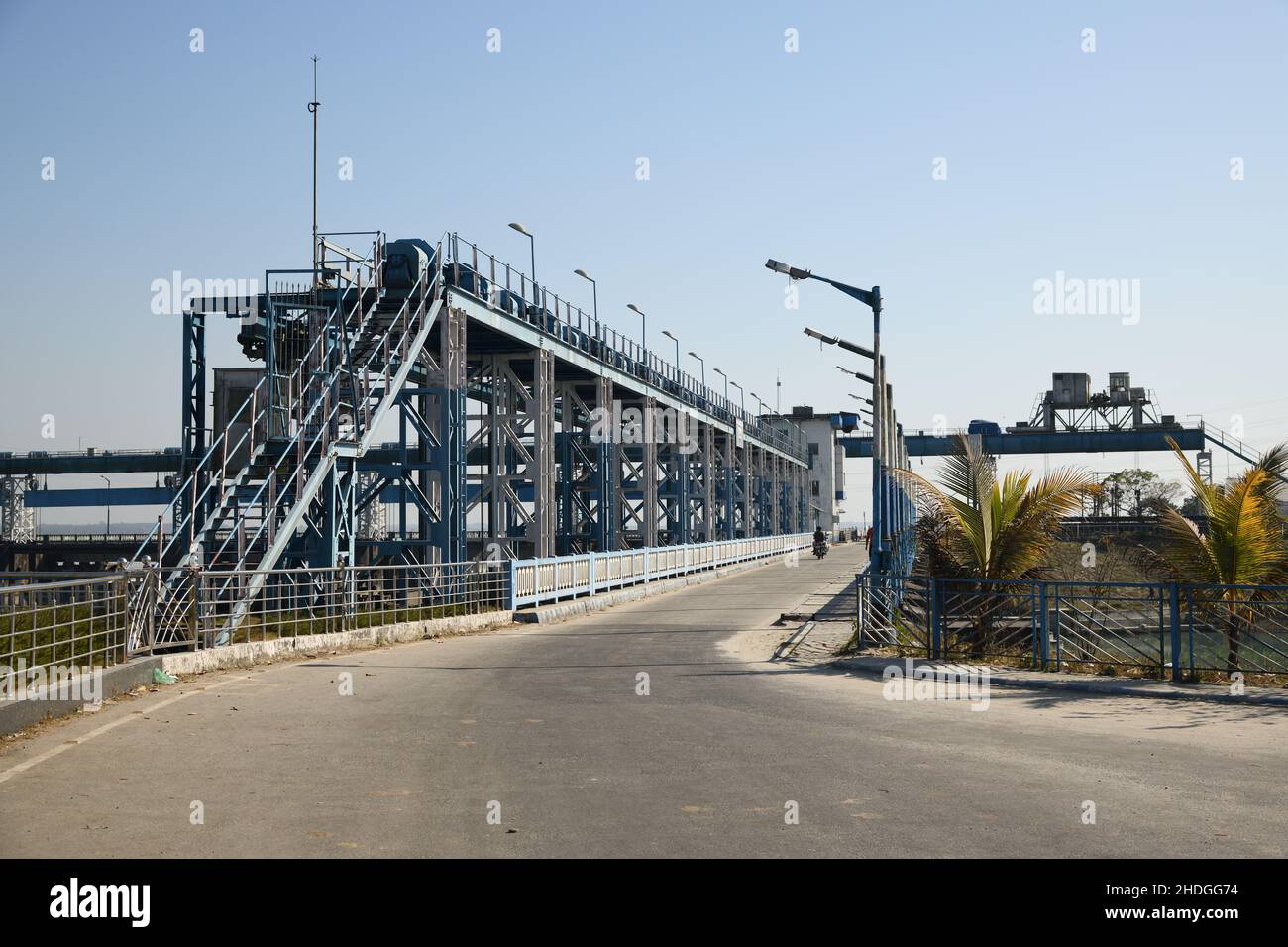 Lock gate of Teesta Mahananda link canal at Gajaldoba. Jalpaiguri, West ...
