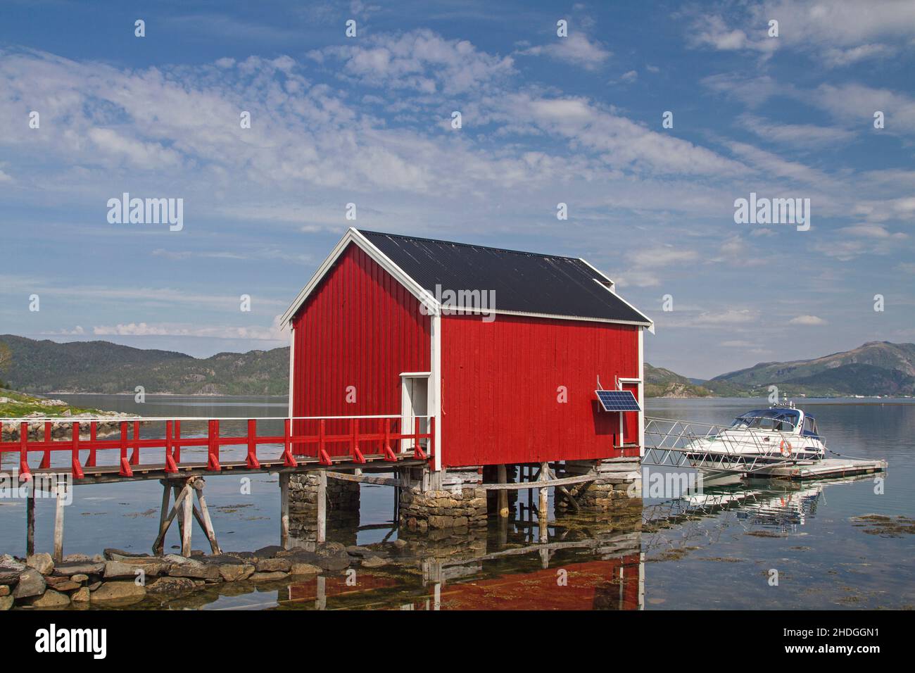 Pier stilt houses boats hi-res stock photography and images - Alamy