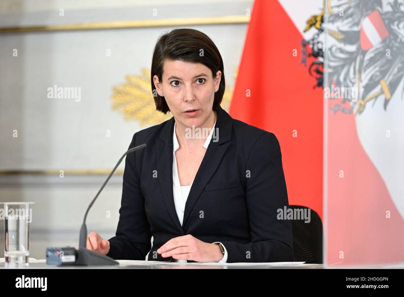 Chief medical officer katharina reich hi-res stock photography and ...