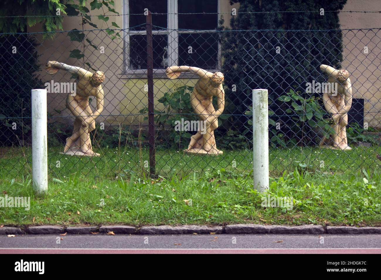 Discus thrower statue hi-res stock photography and images - Alamy