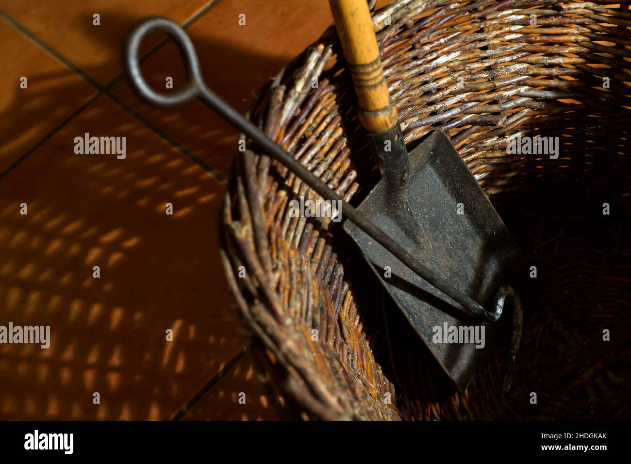 Fire shovel hi-res stock photography and images - Alamy