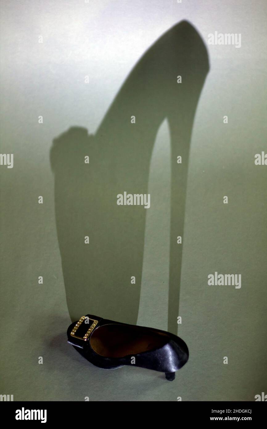 shadow, pumps, women's shoes, shadows, pump Stock Photo - Alamy