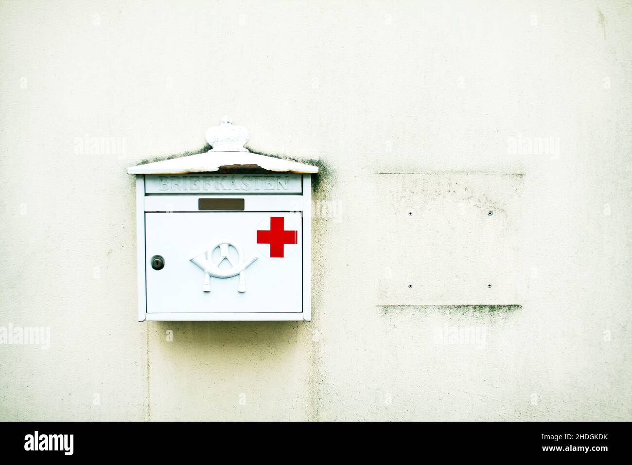 Red cross mail hi-res stock photography and images - Alamy