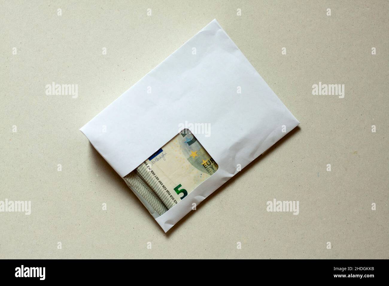 Envelopes cash hi-res stock photography and images - Alamy