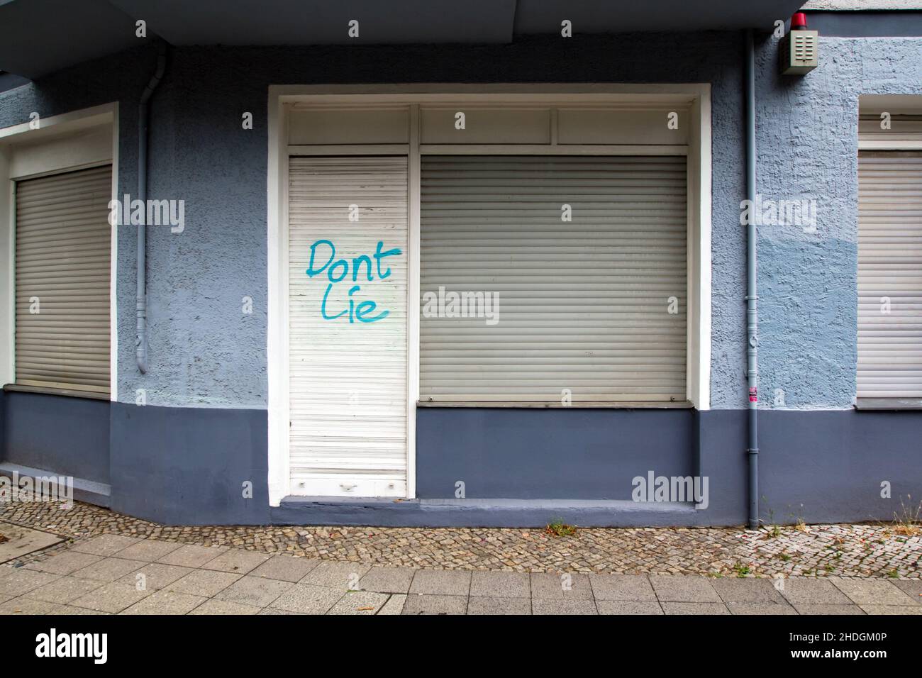 window display, closed, shop, shop front, shop fronts, shop window ...